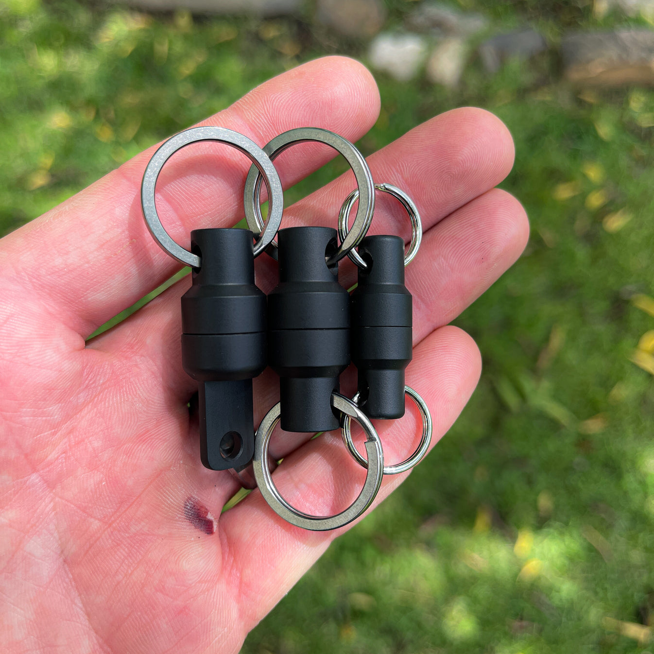 V2 Magnetic Quick Release for everyday carry keys and keychains – Urban ...